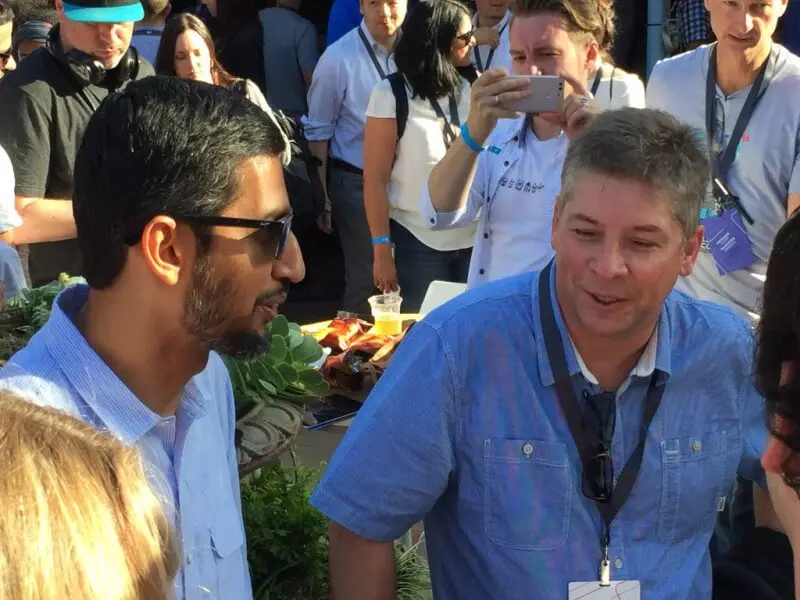 Sundar Pichai Google sareng Danny Sullivan