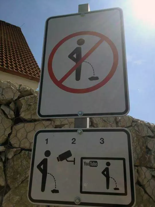 Czech-republic-youtube-pee-sign-1409054081