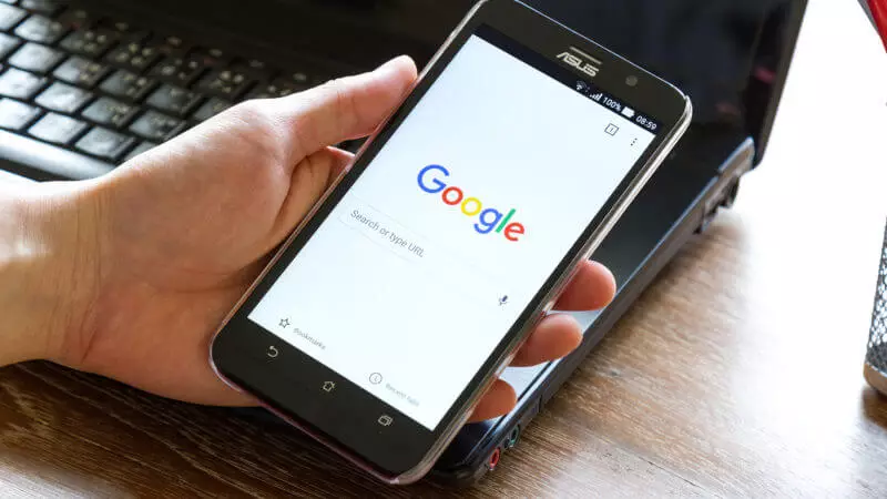 Google začne uvajati indeksiranje, usmerjeno v mobilne naprave, na več spletnih mest 20786_1