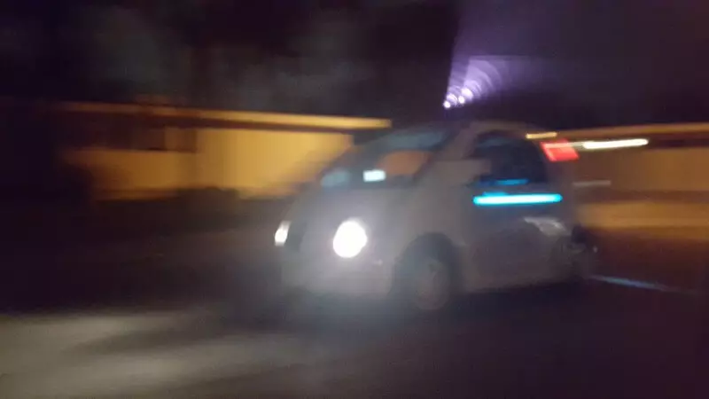 „Google“ automobilis be vairuotojo naktį
