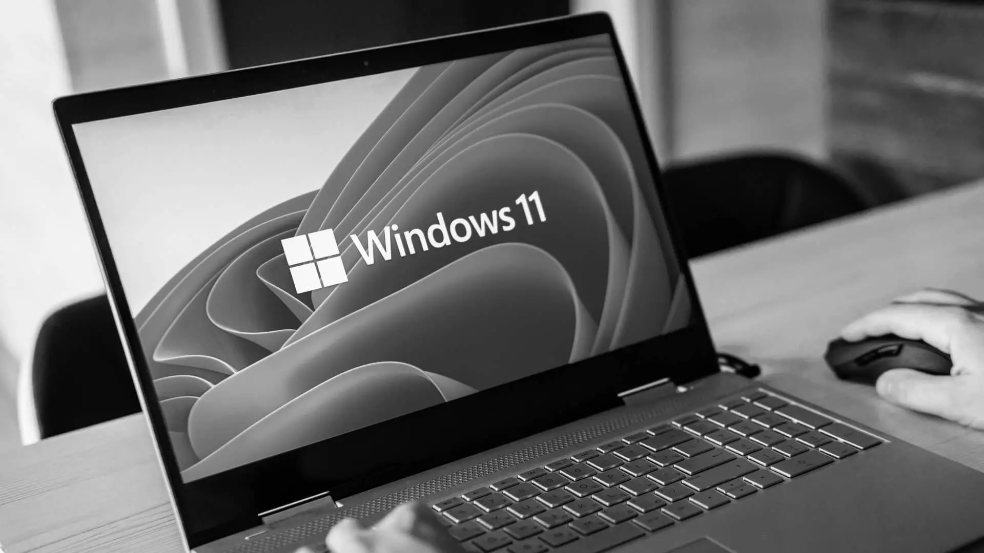 Windows 11 eguneratzeak erabiltzaileak Edge-ra behartzen ditu, beren arakatzaile lehenetsia edozein dela ere