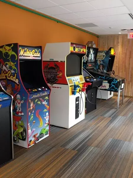 Sala de xogos arcade vintage de Google Boston