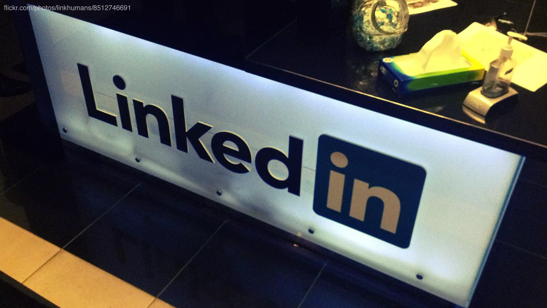 I-LinkedIn's Service Pages for freelancers ingeza izici ukukhombisa ukwethembeka