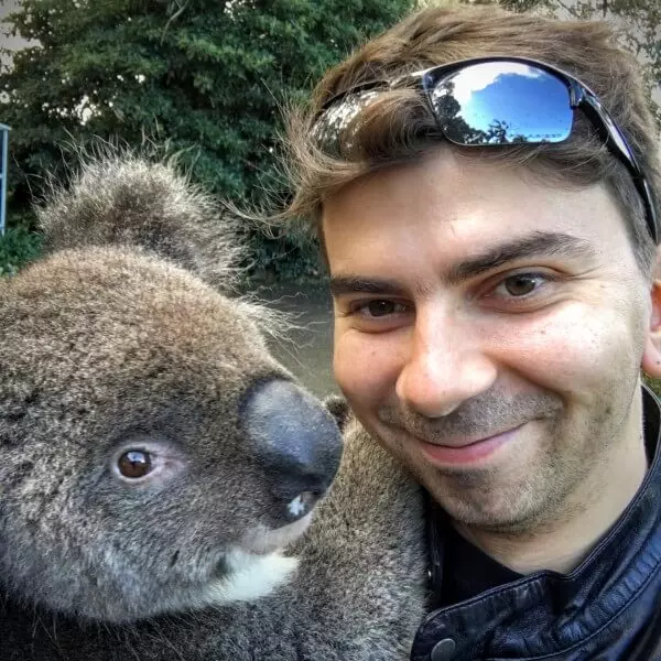 Gary Illyes con un koala