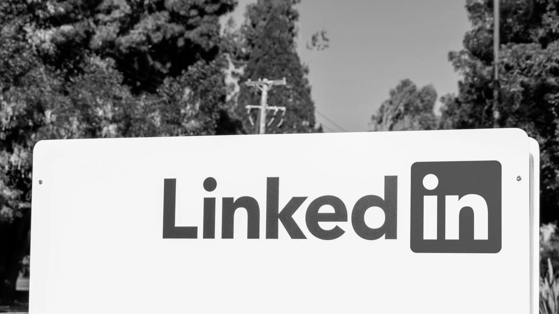 Microsoft ще затвори LinkedIn в Китай до края на годината