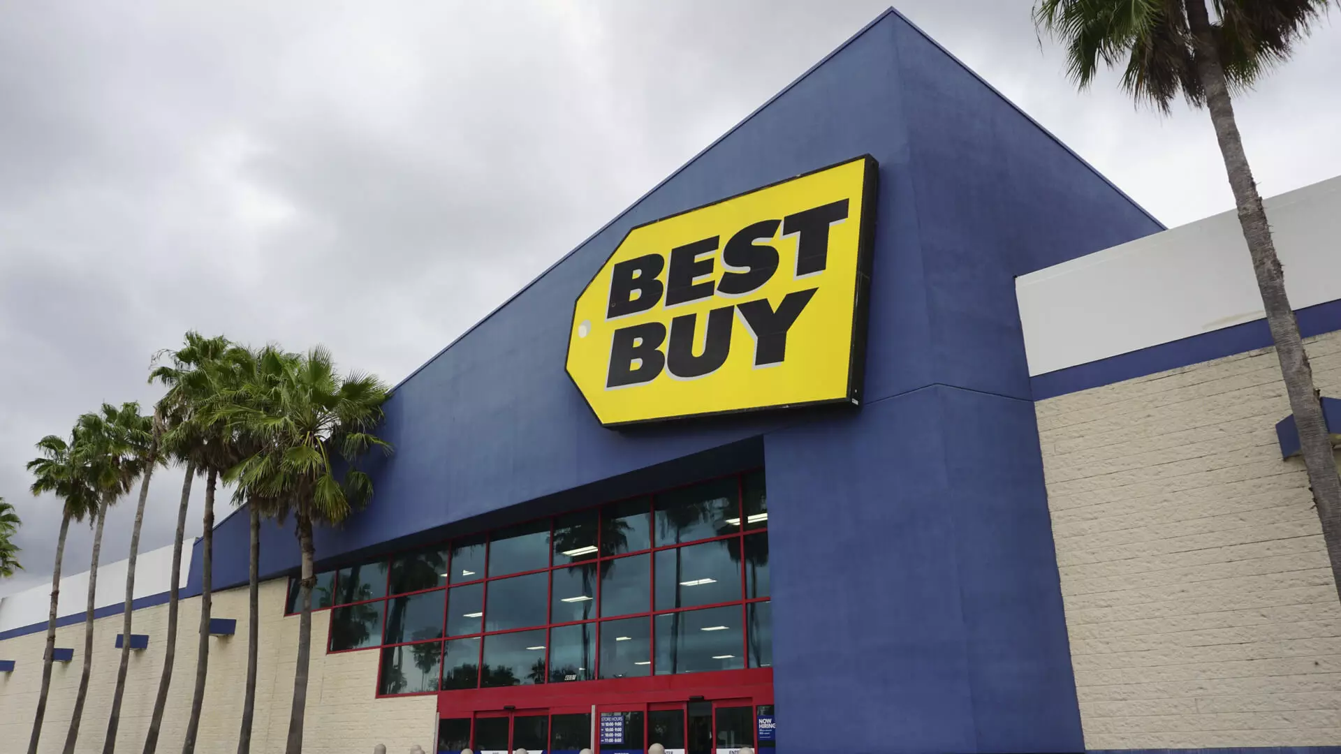 Best Buy om sykadvertinsjes te ferkeapjen ûnder har eigen eigen mediabedriuw