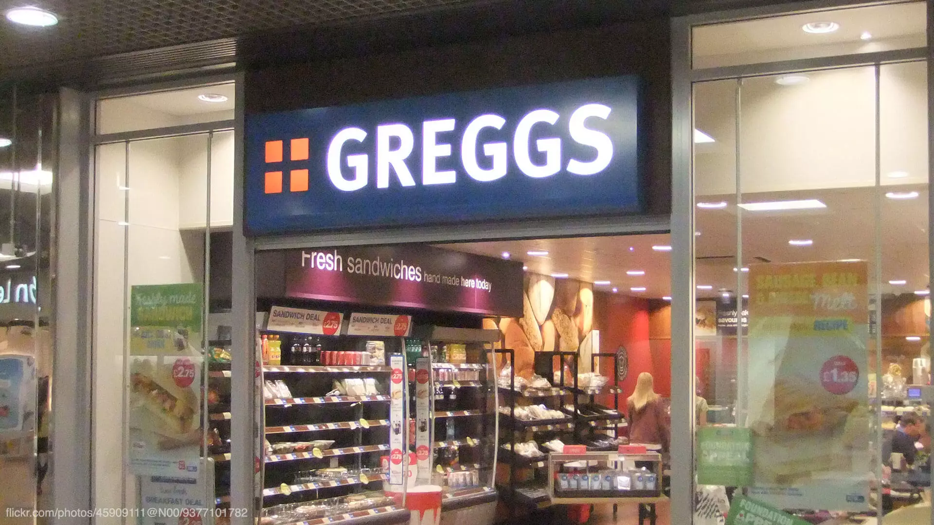 Google Bilgi Grafiği, Büyük Britanya Markası Greggs Bakery için (Kısa) Halkla İlişkiler Kabusu Olduğunu Kanıtladı