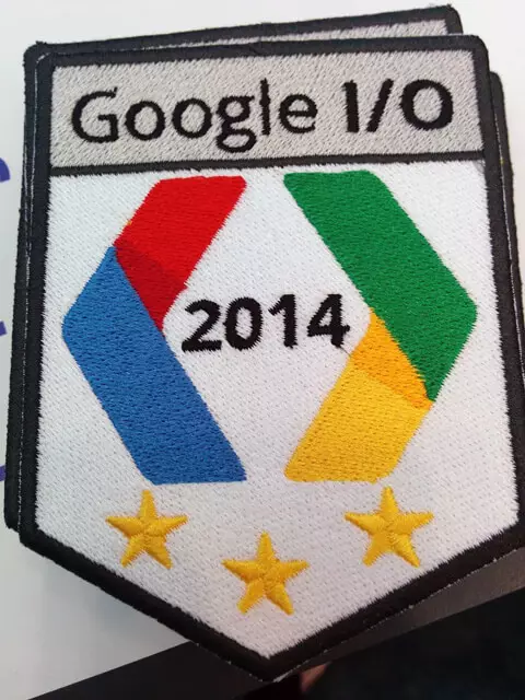 Cerca a les fotos: Google Cardboard, GoogleBot At The Beach i Matt Cutts Selfie