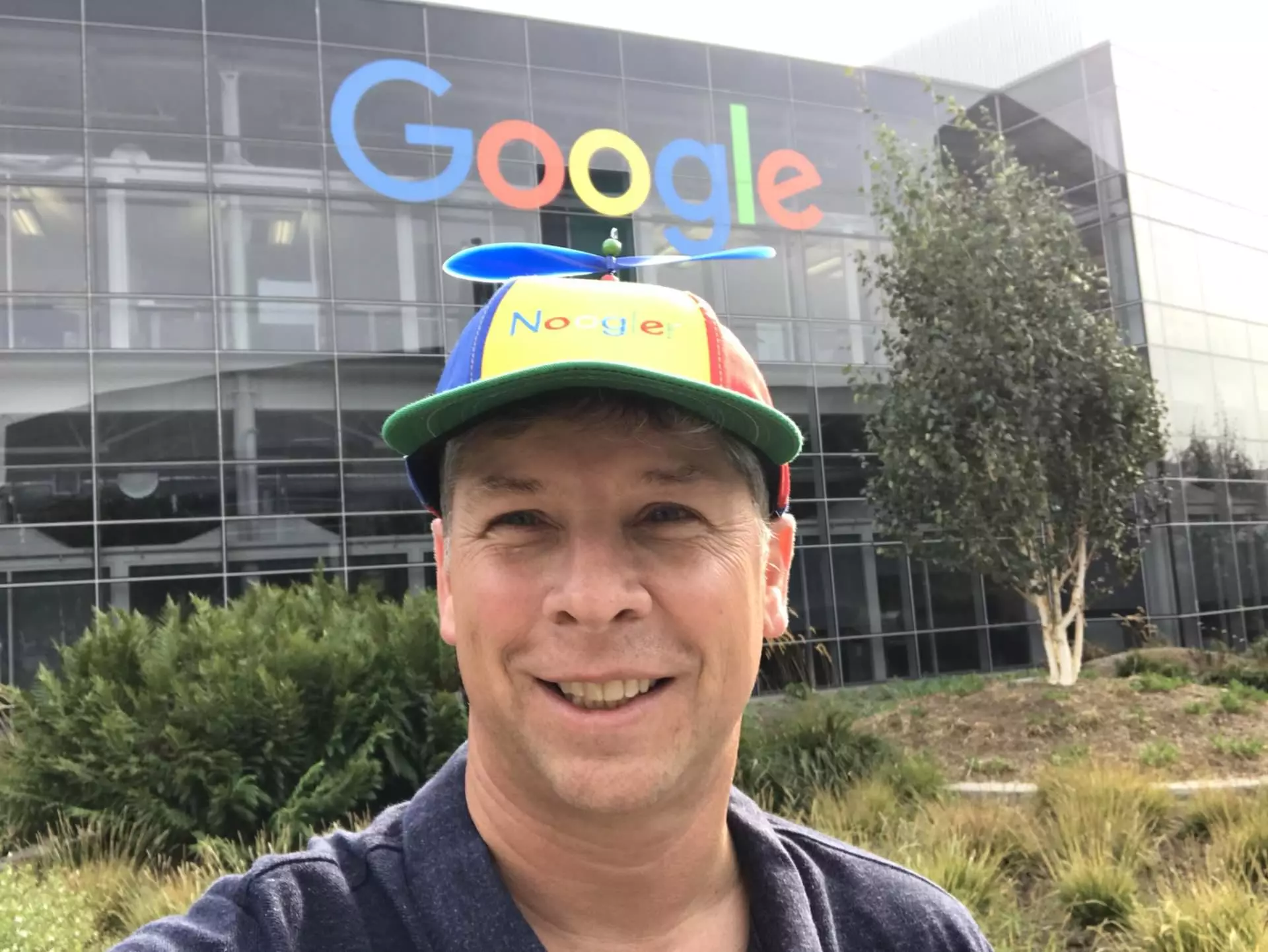 ស្វែងរកក្នុងរូបភាព៖ Danny Sullivan the Noogler, បន្ទប់ដាក់ចុះក្រោមរបស់ Google, Google Sukkah និងច្រើនទៀត