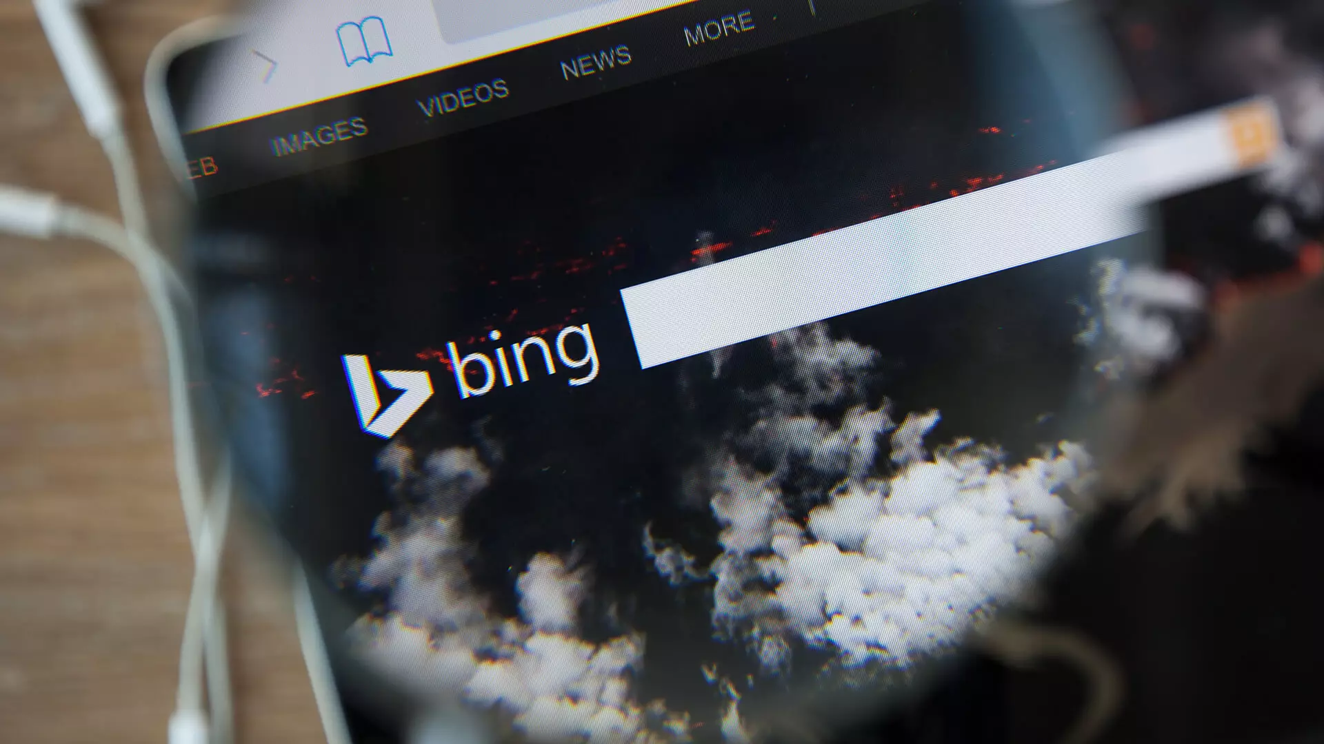 Bing прымяняе штучны інтэлект і мадэлі натуральнай мовы для аўтапрапанавання, людзі таксама пытаюцца