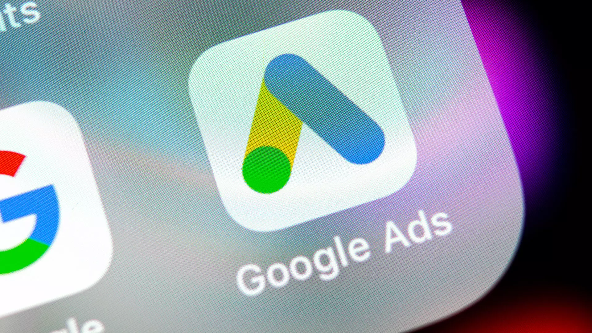 Google добавя девет правила към рекламната система с три удара